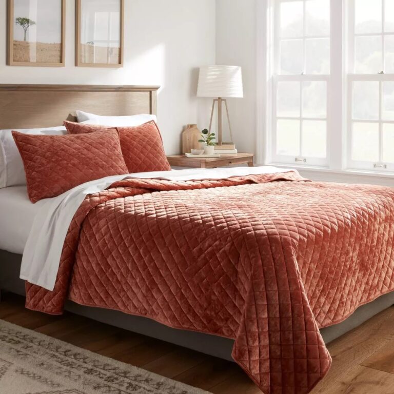 7 Must-See Velvet Blankets & Quilts Perfect for Cool Weather! - Posh ...