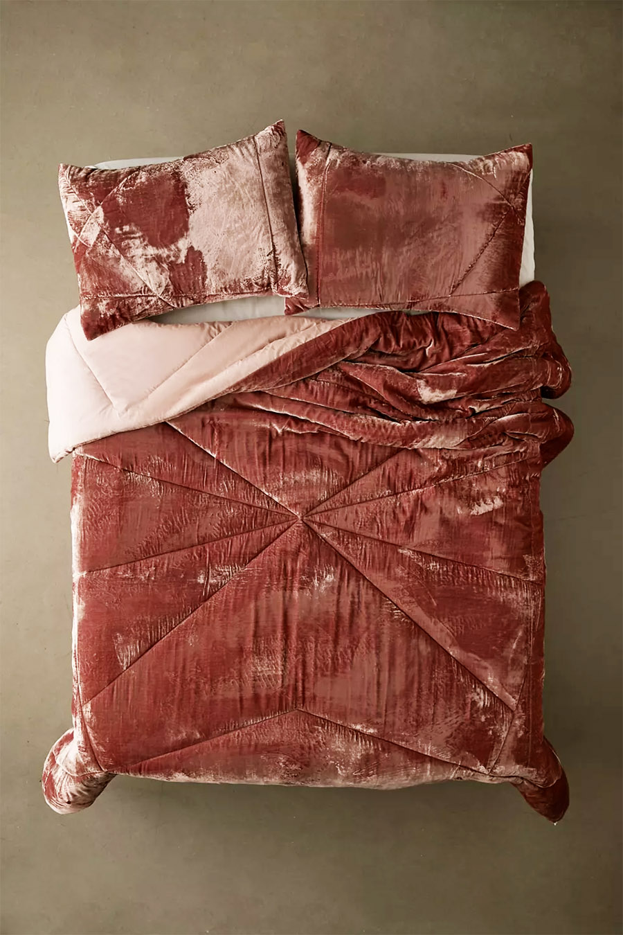 7 Must-See Velvet Blankets & Quilts Perfect for Cool Weather! - Posh ...